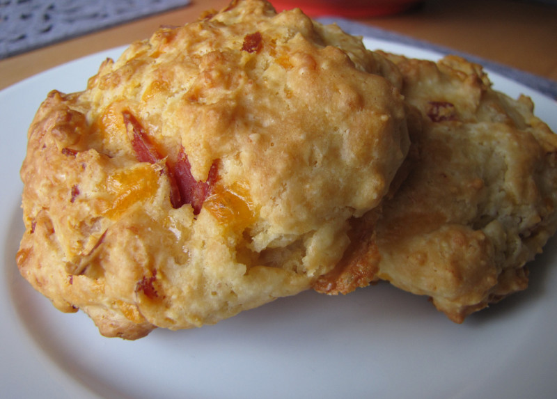 Cheese biscuits recipe | 321 calories | Happy Forks