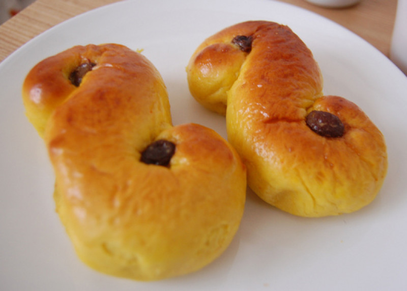 Saffron buns recipe | 290 calories | Happy Forks