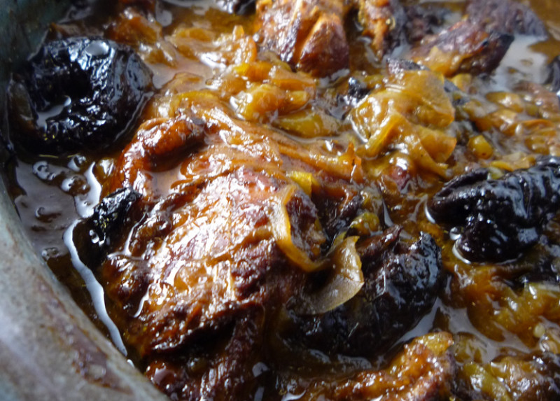Braised rabbit with prunes recipe | 144 calories | Happy Forks