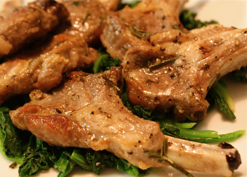 Rosemary crusted lamb chops recipe | 272 calories | Happy Forks