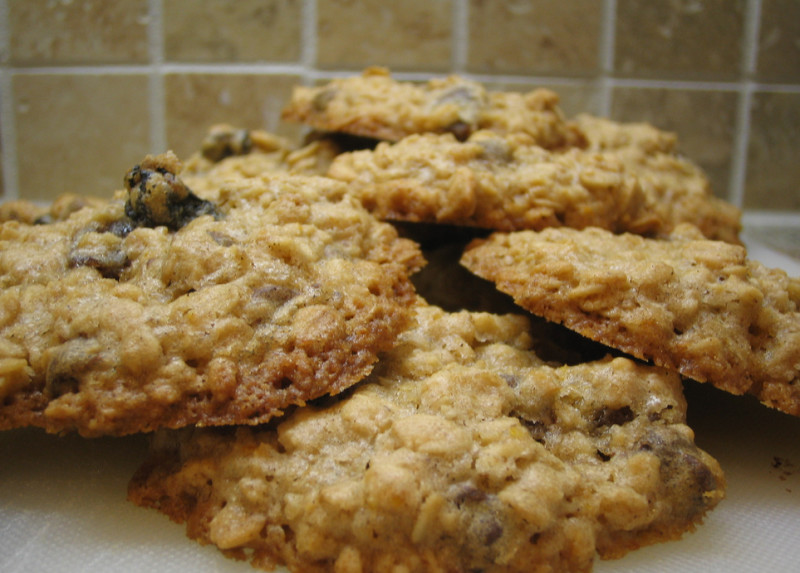 Thinnest oatmeal cookies recipe | 435 calories | Happy Forks