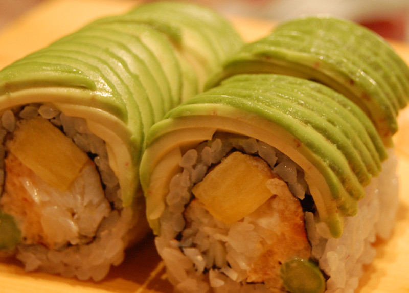 Avocado spring rolls recipe | 297 calories | Happy Forks