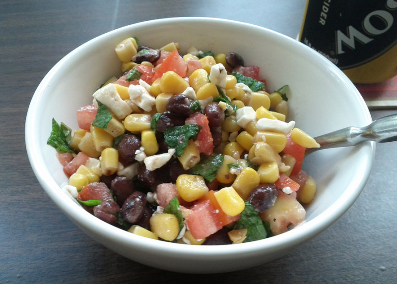 Coconut corn salad recipe | 213 calories | Happy Forks