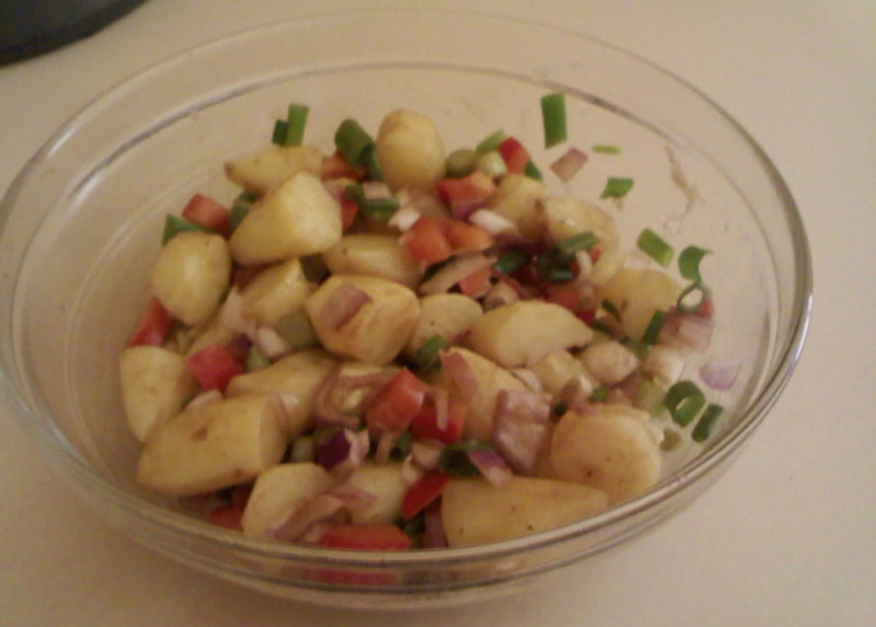 Smoked herring and potato salad recipe | 131 calories | Happy Forks