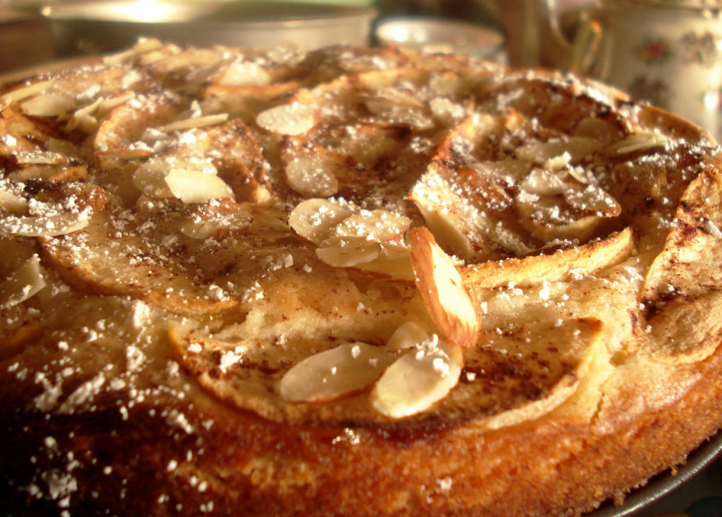 Buttery apple torte recipe | 255 calories | Happy Forks