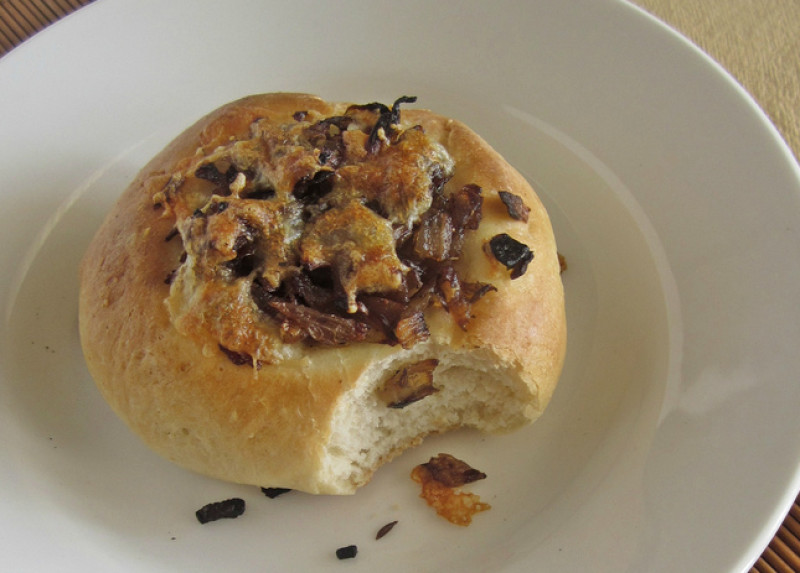 Bialys recipe | 201 calories | Happy Forks