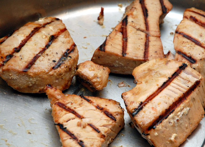 Grilled tuna recipe | 100 calories | Happy Forks