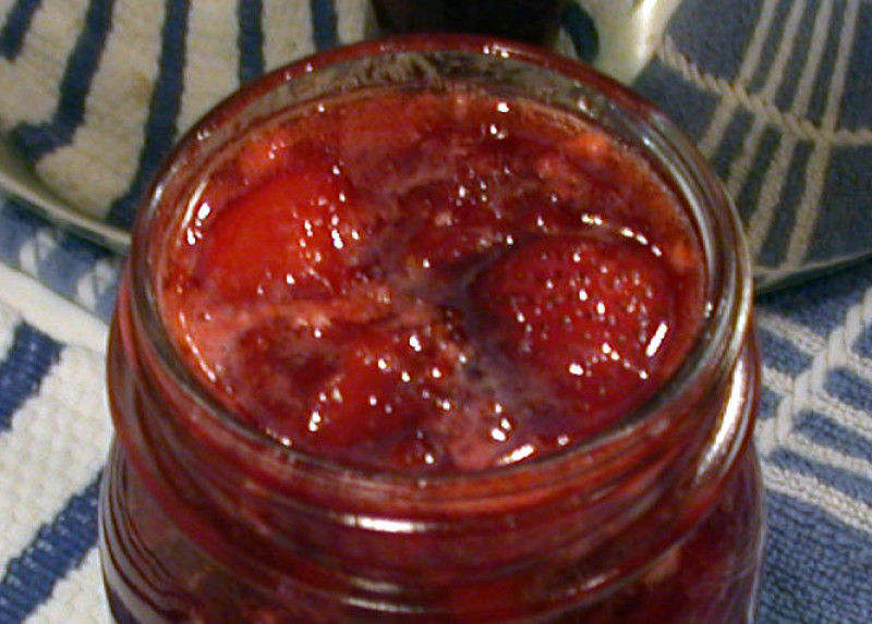 Strawberry jam recipe | 183 calories | Happy Forks