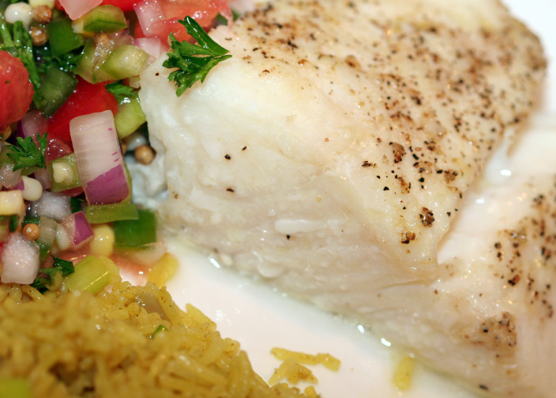 Puttanesca baked cod recipe | 60 calories | Happy Forks