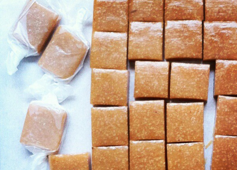 Apple cider caramels recipe | 183 calories | Happy Forks