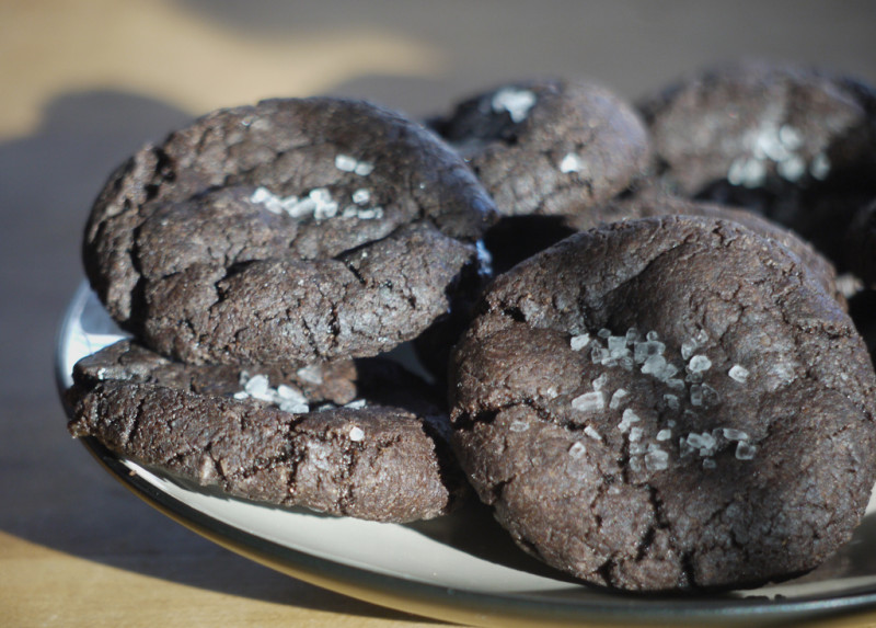 Intensely chocolate sables recipe | 473 calories | Happy Forks